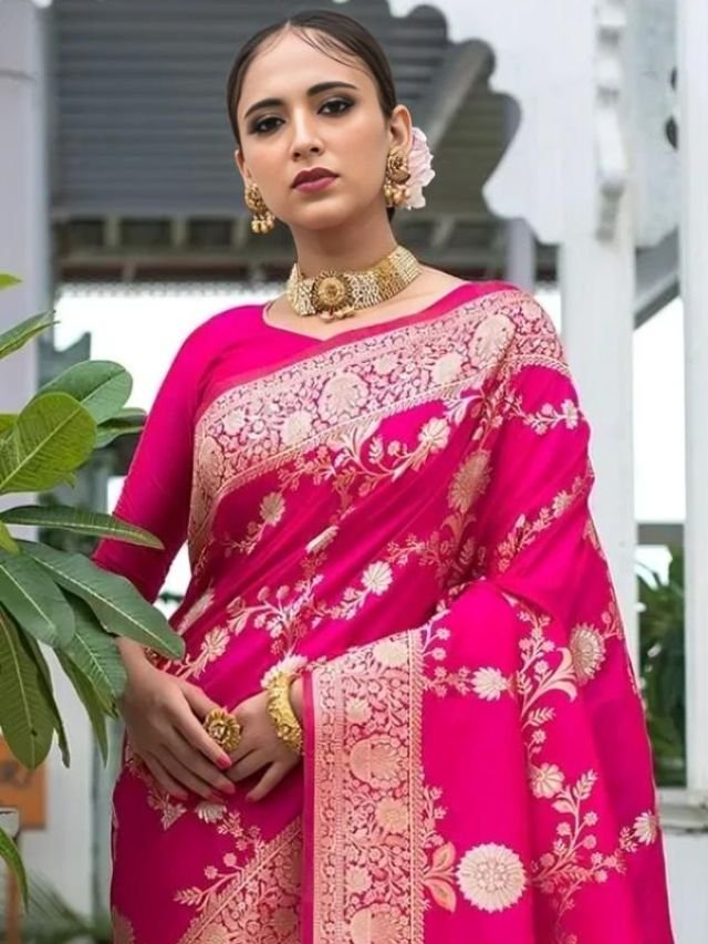 Splendid Wedding Banarasi Saree Looks You Should Bookmark for Wedding ...